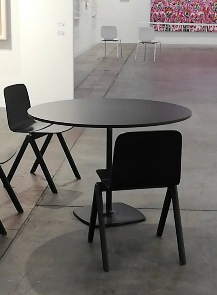 Stylus Round Dining Table in Black - Modern & Elegant Design | IROCO Design